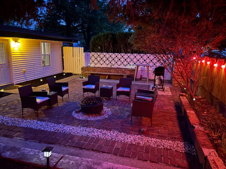 Upscale 4 Bdr W Secluded Suite 0.8 To Ui, New Reno - Champaign, IL