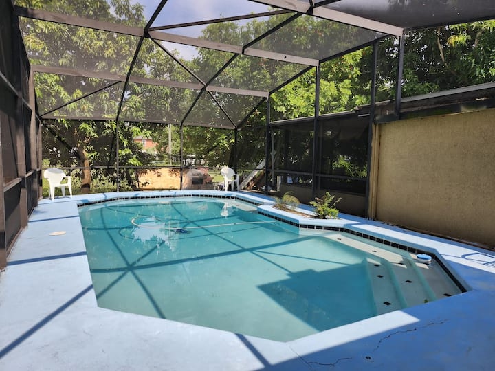 Beautiful 6 Bedroom Home. - Orlando