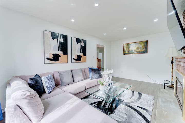 4 Bedroom 3 Washroom Detached Home In Pickering - Ajax