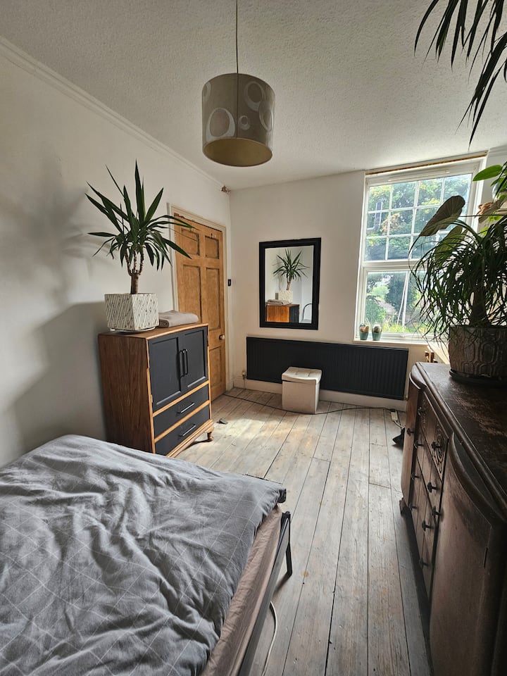 Cosy Double Room - Salford