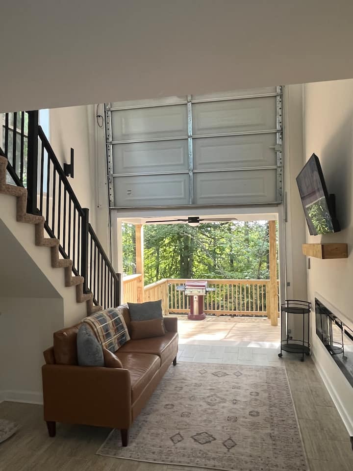 Garage Door To The Wilderness! - Kentucky