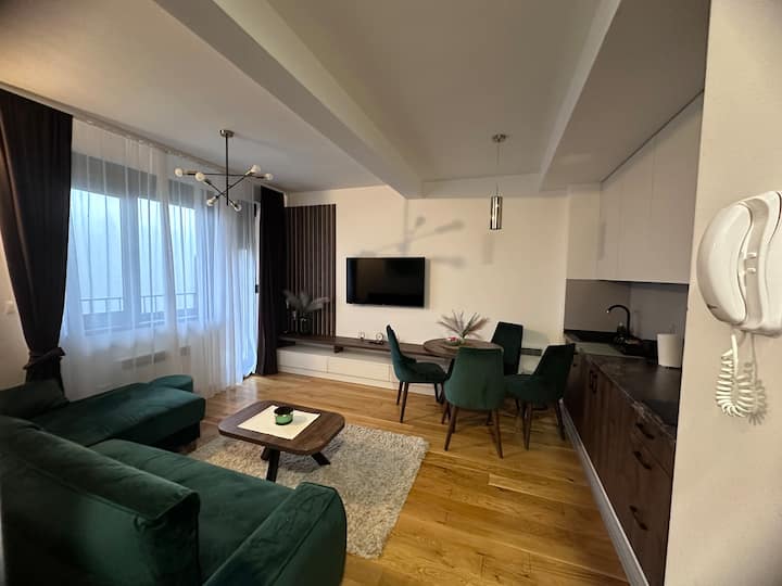 Woodland Strawberry In Titova Villa - Zlatibor - Zlatibor