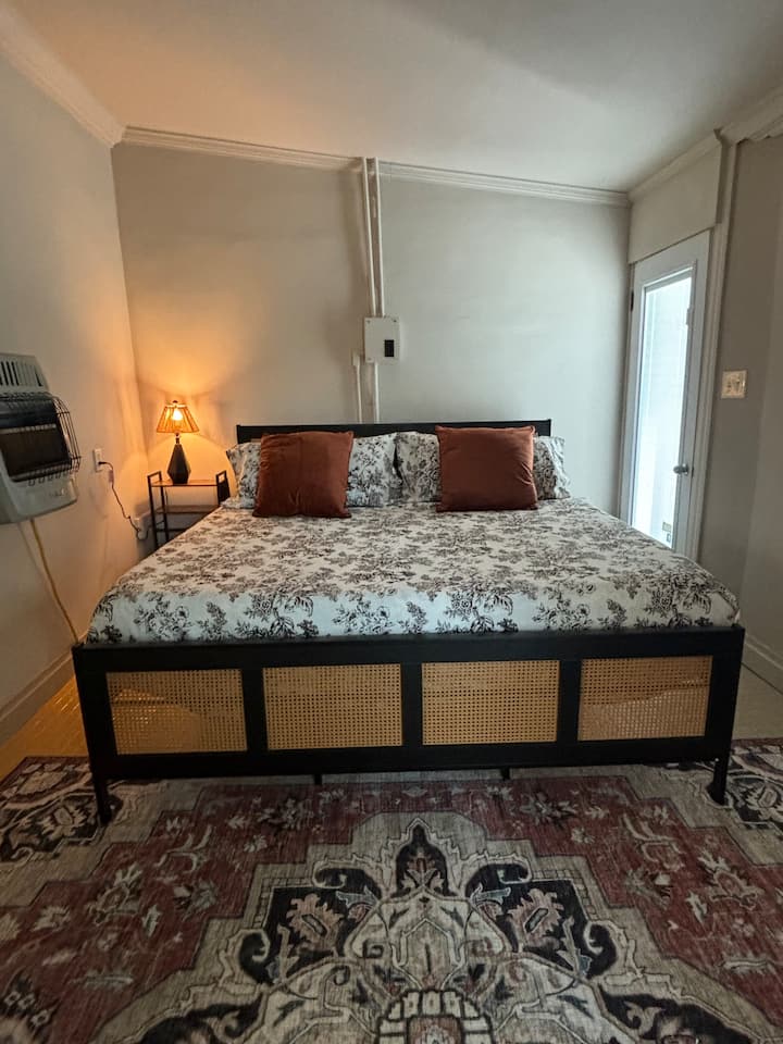 King Bed Duplex In Central - El Paso, TX
