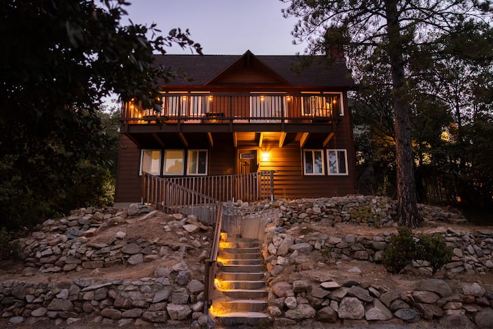 The Smoking Deer Lodge-2 Decks, Games, Lake Access - Lake Arrowhead, CA