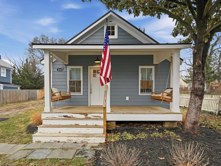 Walk To Downtown Leesburg | Fire Pit + Porch Swing - Leesburg, VA