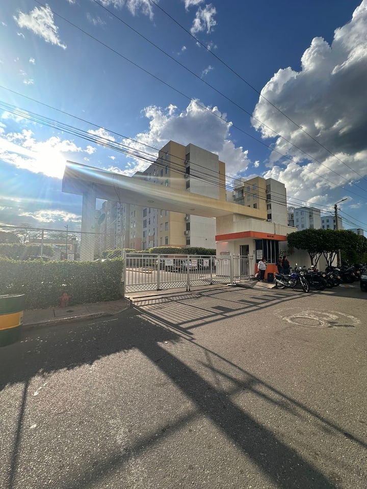 Apto Prados Del Este Cómodo Y Central - Cúcuta