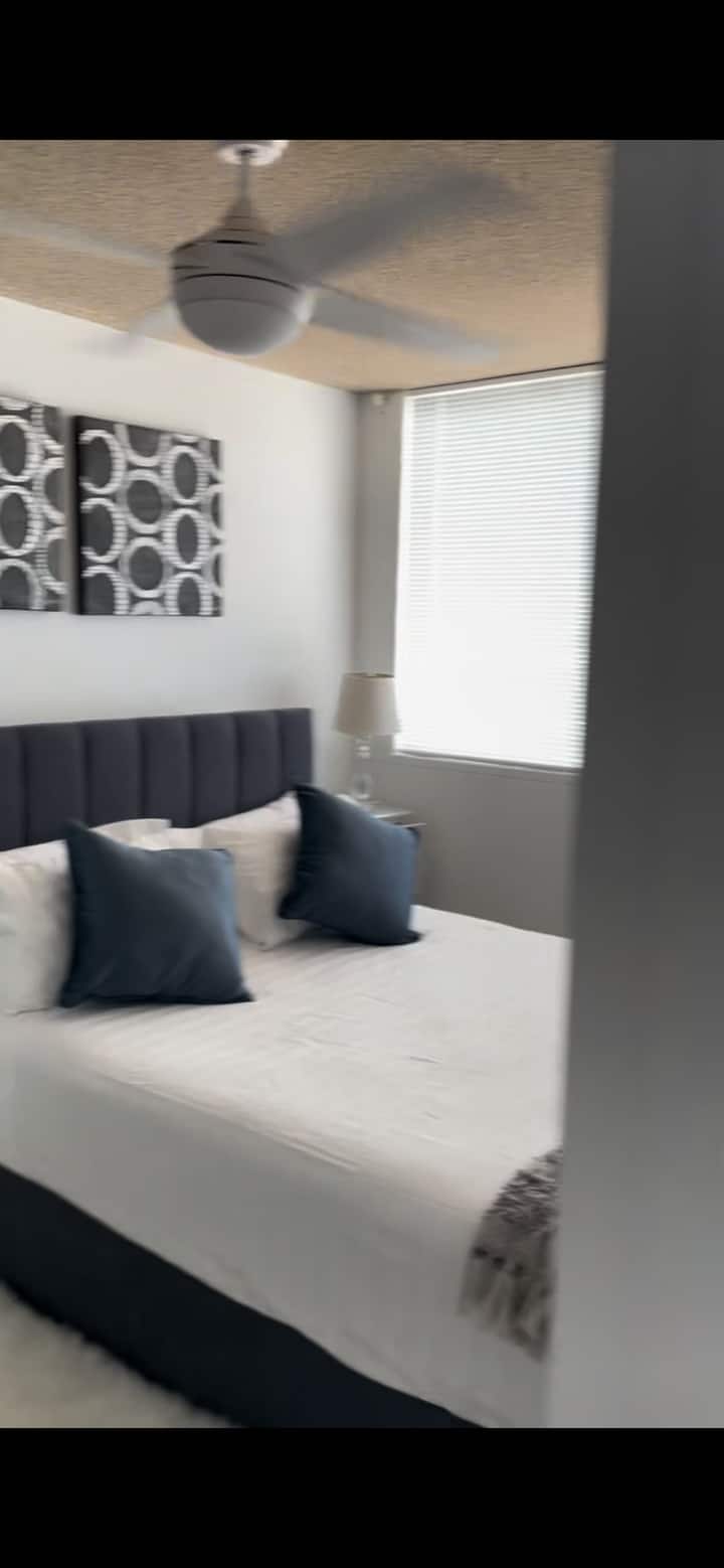 Chic Retreat In Granville - Steps To Train ! - Parramatta