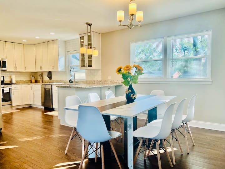 Spacious4br 3ba Home In Elmhurst - Downers Grove, IL
