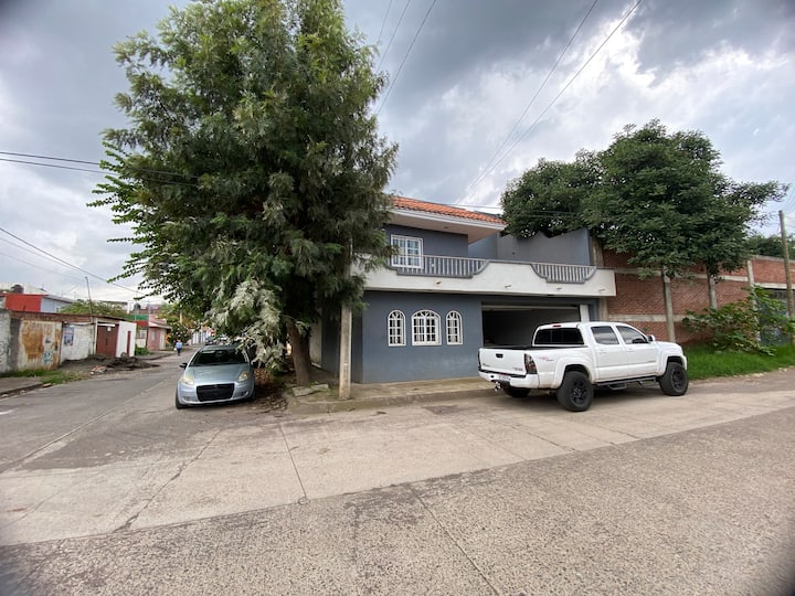Casa Con 4 Recamaras Para 8 Personas Con Terraza - Uruapan