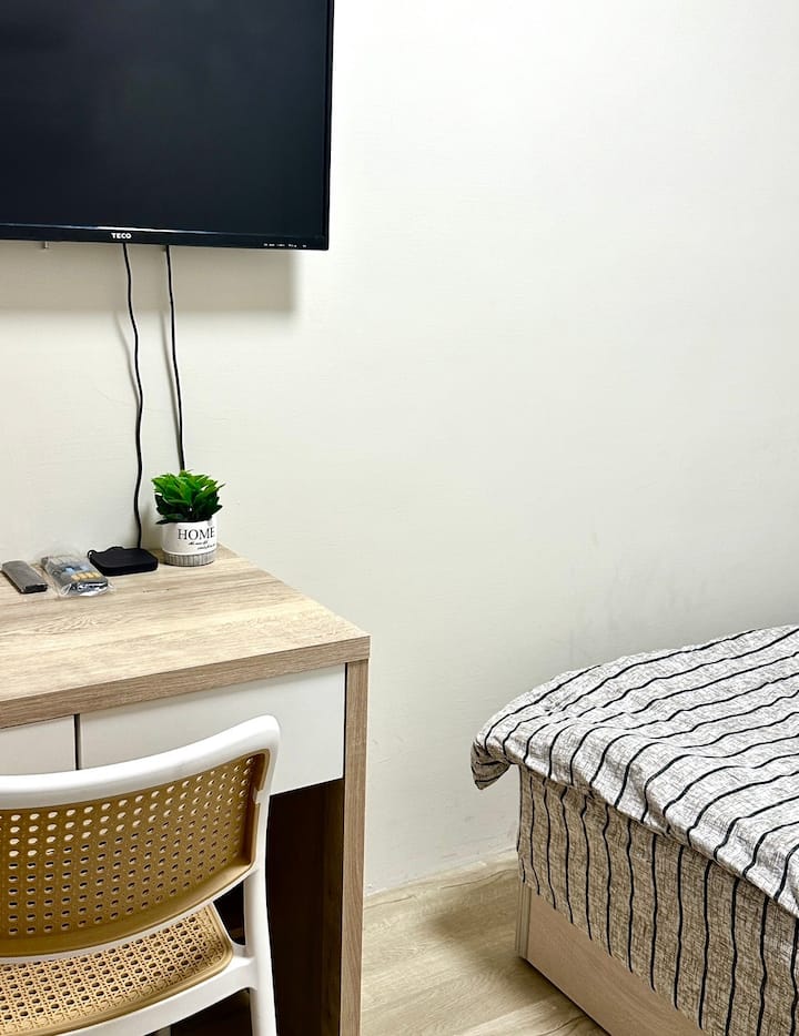 Taichung輕旅行學生情侶小資族雙人房（近逢甲夜市商圈、赤鬼牛排,房間依房況安排為主ㄅ03 - 台中市