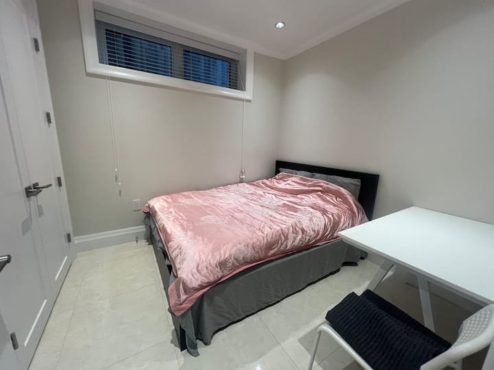 Simple Semi Basement House 2 Bedrooms 1 Bathroom - Vancouver