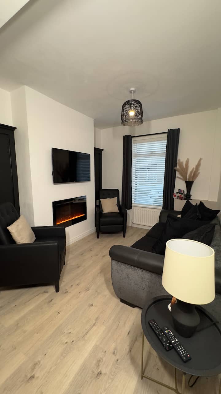 4 Bedroom Near City Center - Belfast
