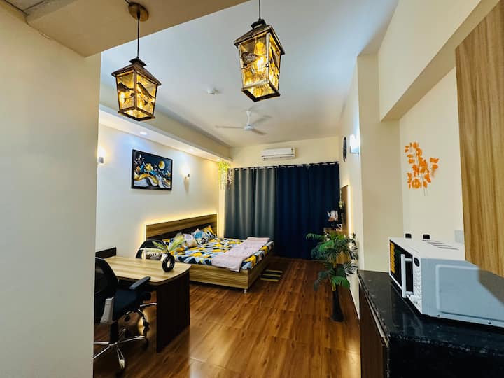 Sunrise Studio (18th Floor) - Noida