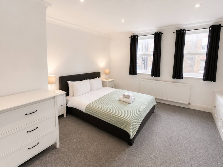 King Size Double Room To Let In Finchley Road - London