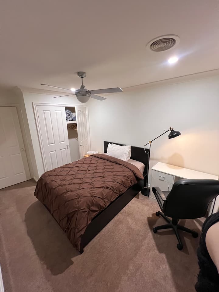 Homey, Cozy, Spacious House - Double Bed - Melbourne
