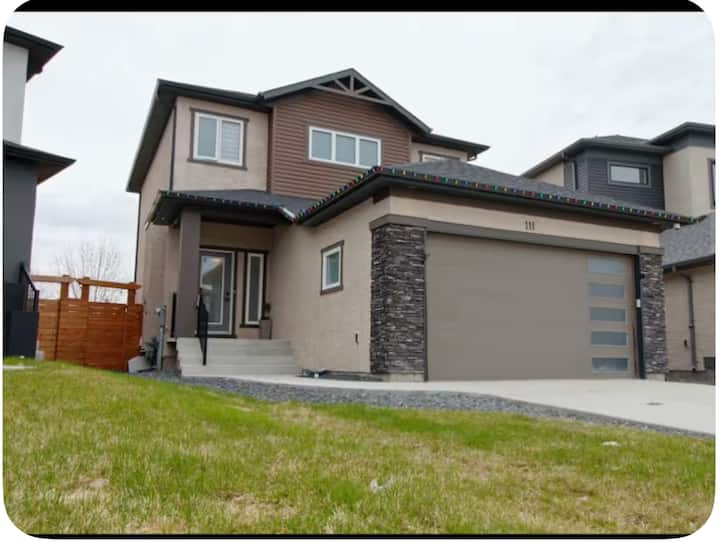 Exquisitely Beautiful Deluxe 1r Private Basement - Winnipeg