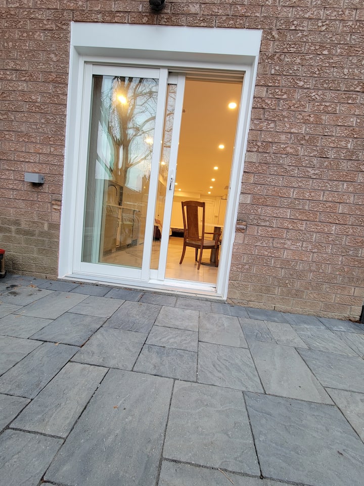 Modern Cozy Studio - Richmond Hill