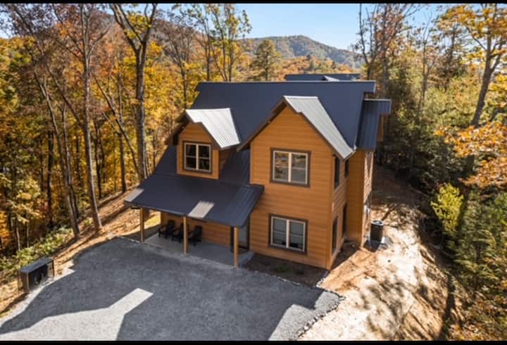 Smoky Mnt Retreat - 4 Br Cabin With Hot Tub! - Townsend, TN