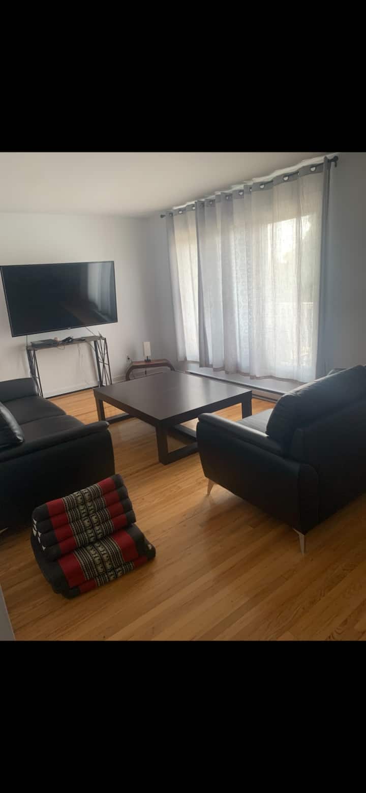 A/c Upper Level With Sky View Cozy 3 Bedroom - Montreal