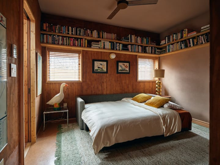 Secluded Alley Bedroom Suite - Washington, D.C., DC
