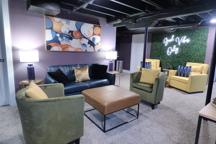 The Fern: Live Plants & Boutique Charm - 3br, 2ba - Wheeling, WV