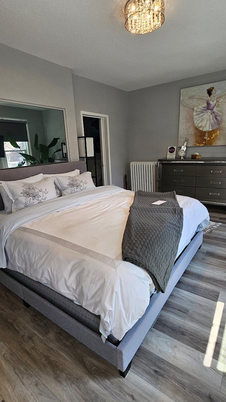 Serenity Inn! -Serenity Room! -Breakfast Included - Niagara Falls