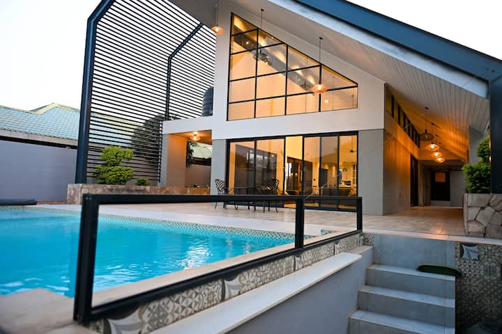 Chartway Victoria Falls Modern Spacious 4-bed Home - Zimbabwe