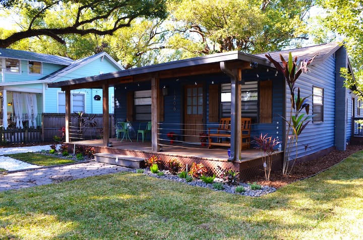 Cozy Farmhouse Haven W/ Fenced & Improved Yard - Temple Terrace, FL