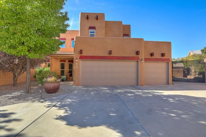 Desert Getaway With Hottub - Albuquerque