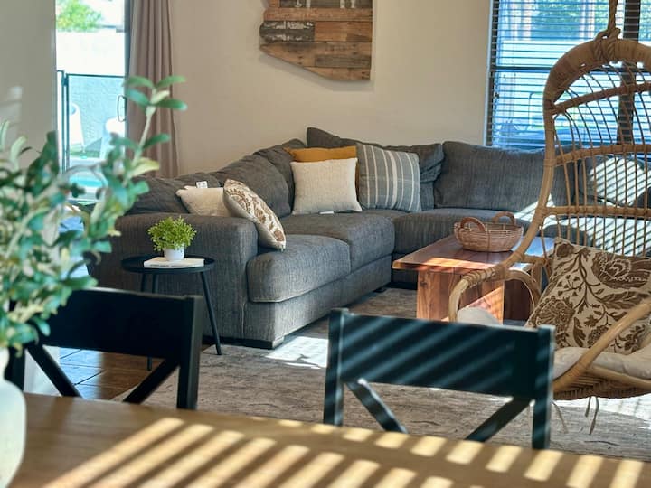 Location-walk To Dining! Dogs, Pool, Game Room! - Chandler, AZ