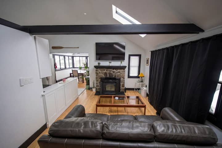 Mountaintop Retreat · Deck · Fireplace · Lake - Vernon Township, NJ