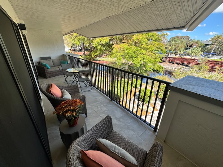 Beach Resort In Park Shore With Full Amenities - Naples, FL