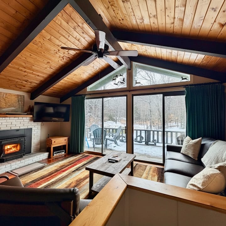 Cozy Mountain Chalet | Wood Stove · Pet Friendly - New Hampshire (State)