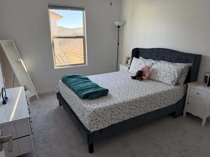 Single Room With Personal Bath - Surprise, AZ
