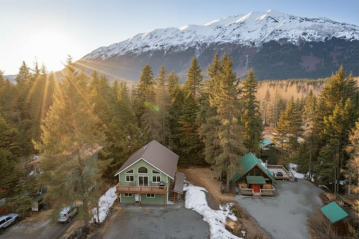 Large Home Steps To Brewery, Hiking, Dog Friendly - Anchorage