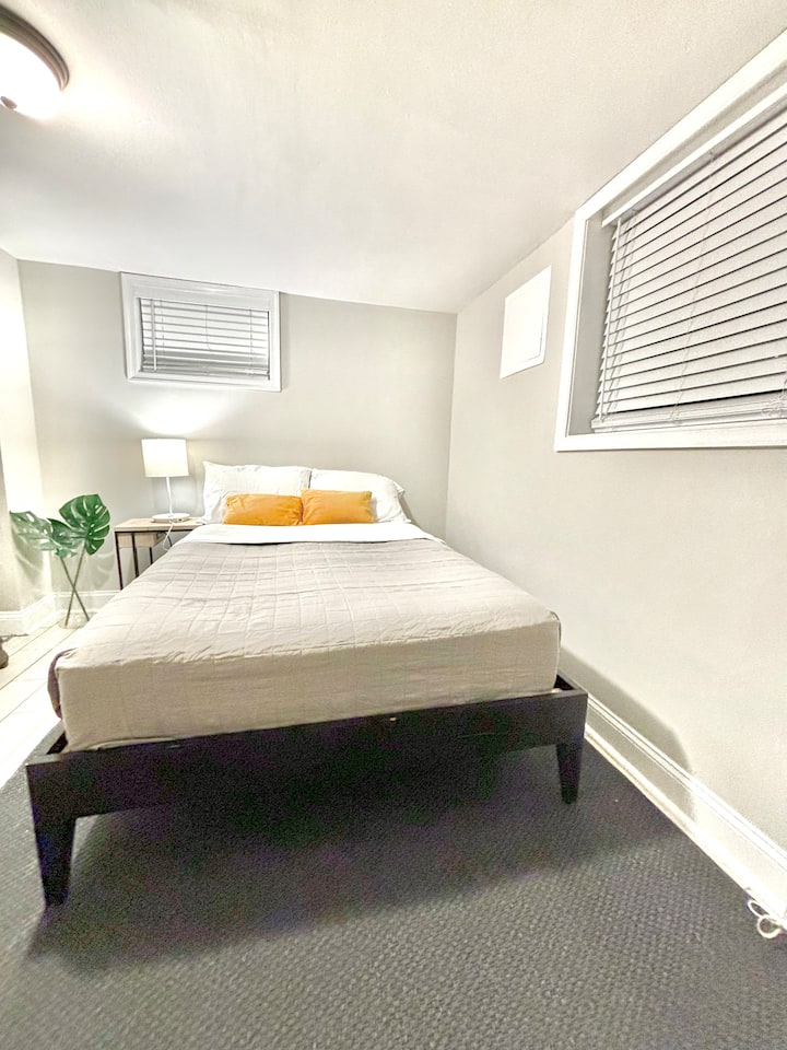 Commuter Dream 1ba/shared Bath (Room 2) - Arlington, VA