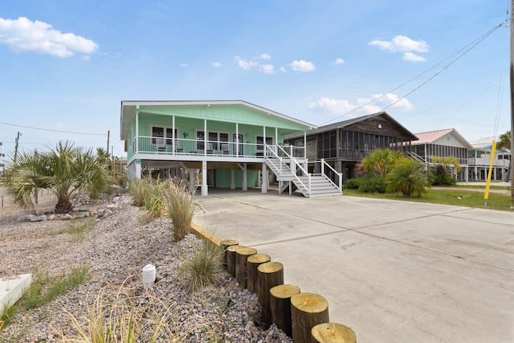 The Key To Paradise-
Entire House Steps From Beach - Garden City, SC