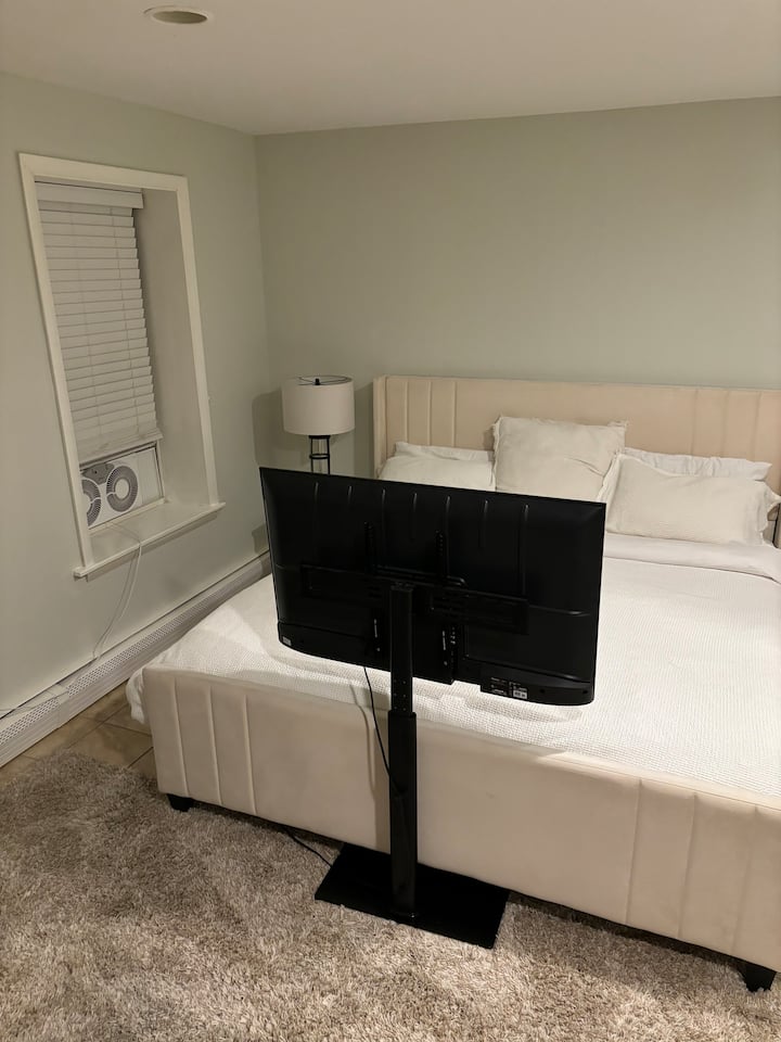 The Getaway King Size Suite - New Rochelle, NY