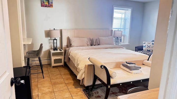 The Getaway King Size Suite - The Bronx, NY