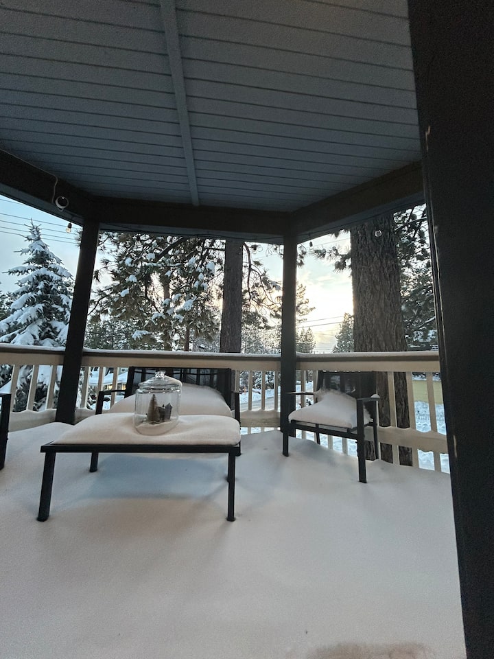 Next To Ski Resorts /Hot Tub/ 2 Wood Fireplaces - Big Bear Lake, CA