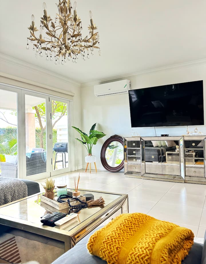 Opulent @Freeport 2br21/2bth/beach Access/gym/pool - Montego Bay