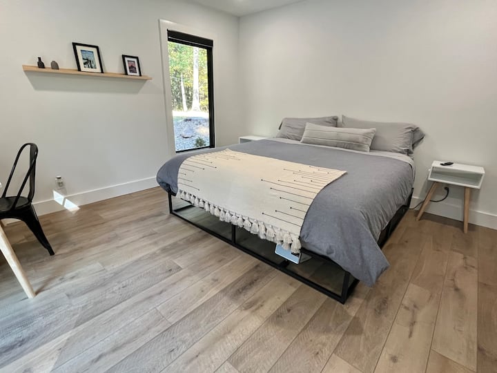 Independent Guest Bedroom In The Woods - Bentonville, AR