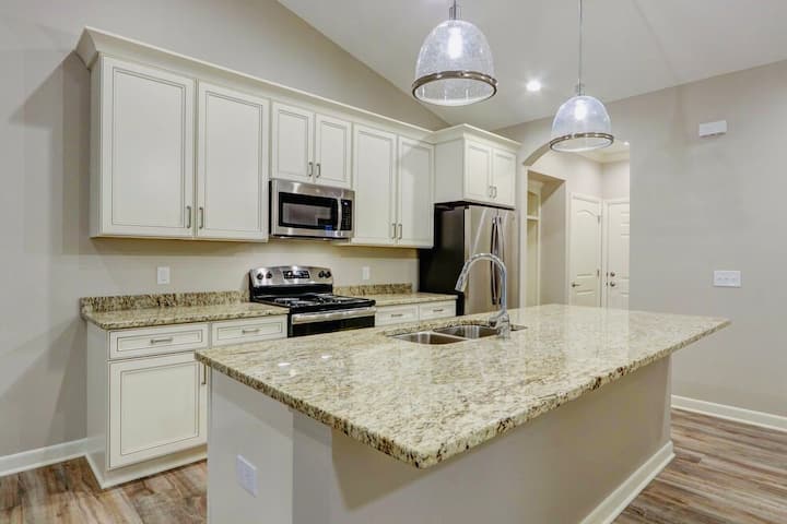 Lovely High Rise Condo - Akron, OH