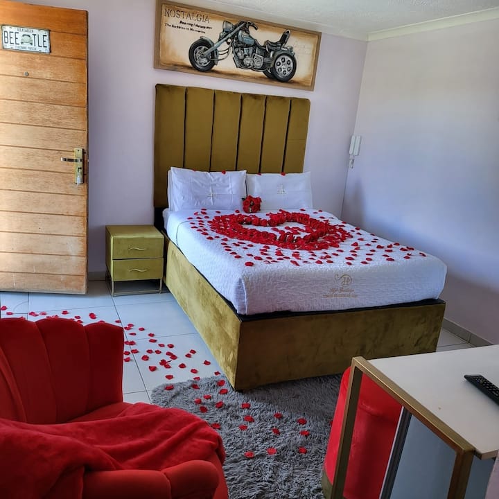 Relax In This Stylish Space - Johannesburg South