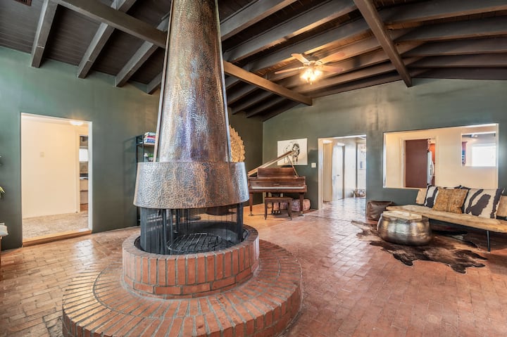 Tranquil, Mid-century Modern Adobe Classic Near Altura Park - Albuquerque, NM