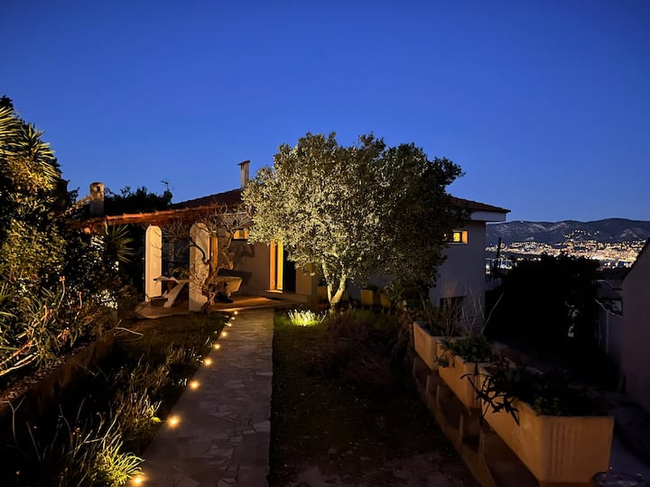 Oceanview Villa Near Beach & Forest, Sleeps 8 - La Seyne-sur-Mer