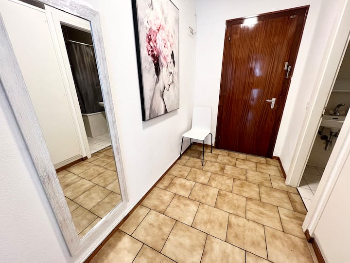 S13 Great Apart Geneva Center Close Cornavin Train - Geneva