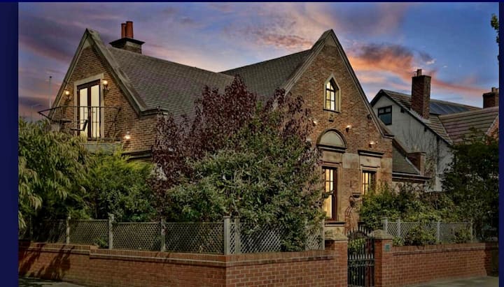 Converted Edwardian Bank Near Beach And Birkdale - Formby