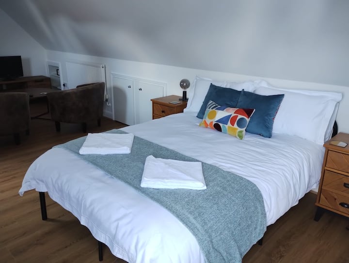 Buttermilk Annexe, Stoke Orchard, Cheltenham - Tewkesbury