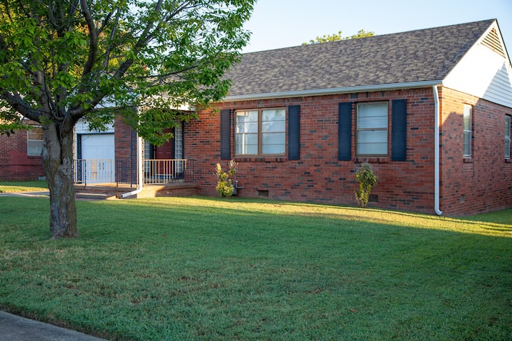 Functional & Convenient Home Across From Tu. - Tulsa, OK